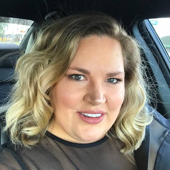 Lynnie's Closet (@lynnieguzman) | Poshmark